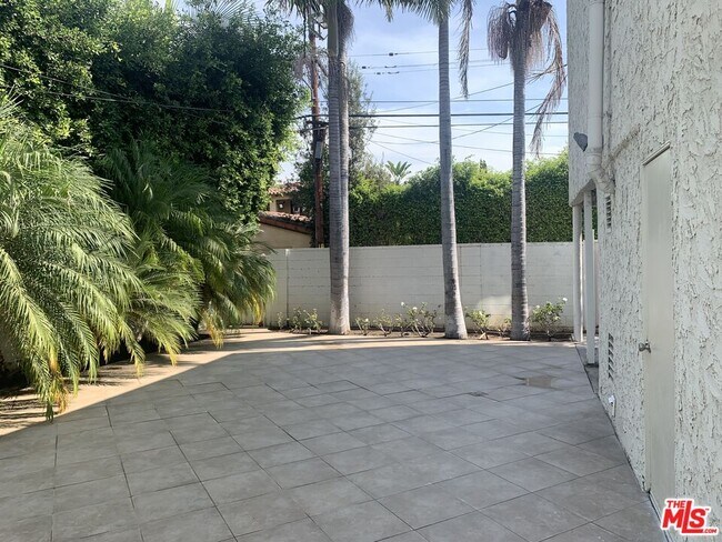 302 N Maple Dr - 302 N Maple Dr Beverly Hills CA 90210 | Apartment Finder