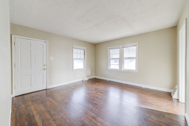 Cute 2 bedroom single family house in Bel-nor with attached garage ...