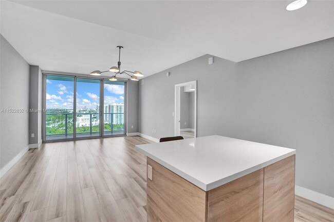 16385 Biscayne Blvd - 16385 Biscayne Blvd North Miami Beach FL 33160 ...