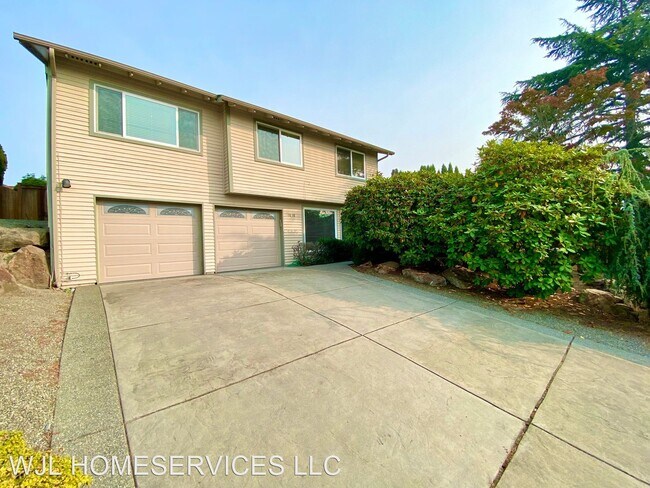 4 br, 2.5 bath House - 1818 121st Ave SE - 1818 121st Ave SE Bellevue ...