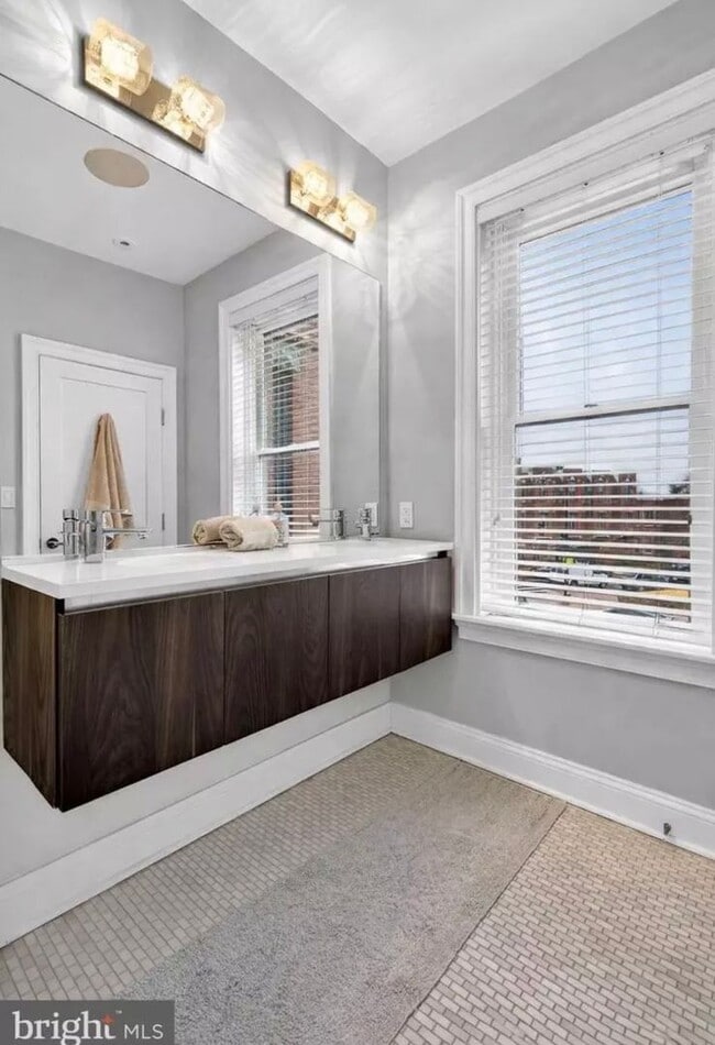VICTORIAN MANSION STEPS FROM STANTON PARK - 611 Maryland Ave NE ...