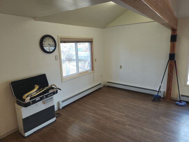 3 bed 2 bath home *Close to JBER* - 2320 Maudest Pl Anchorage AK 99508 ...