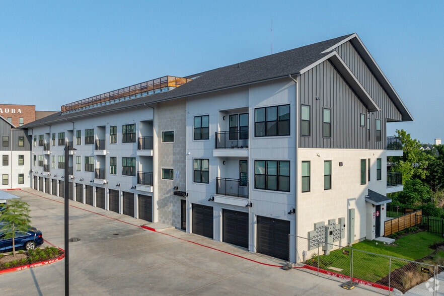 Standard on the River - 91 Jensen Dr Houston TX 77020 | Apartment Finder