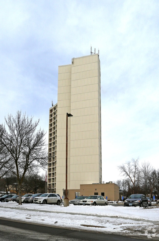 Montreal Hi-Rise - 1085 Montreal Ave Saint Paul MN 55116 | Apartment Finder