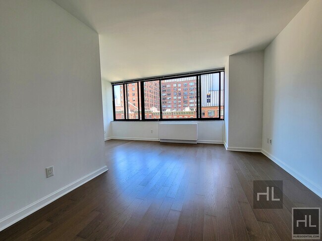 Alcove Studio in Luxury Building, Midtown ... - 500 W 56th St New York ...