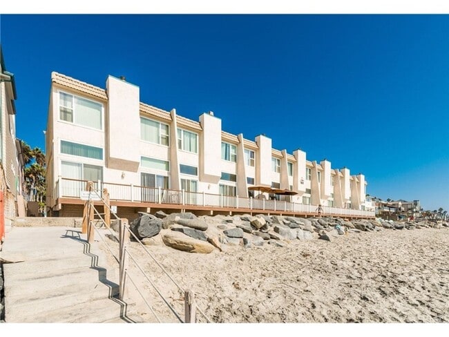 Spectacular tri-level townhome on the SAND!! - 1601 S Pacific St ...