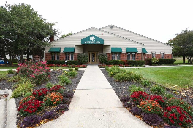 Autumn Run Apartments - 1627 Country Lakes Dr Naperville IL 60563 ...