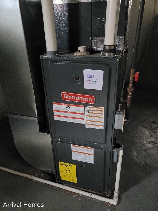 3 br, 1 bath House - 319 Sandalwood Dr. - 319 Sandalwood Dr Dayton OH 45405 | Apartment Finder