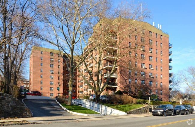 Drake Manor - 541 Pelham Rd New Rochelle NY 10805 | Apartment Finder