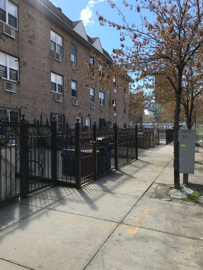 1012 Evergreen Ave - 1012 Evergreen Ave The Bronx NY 10472 | Apartment ...