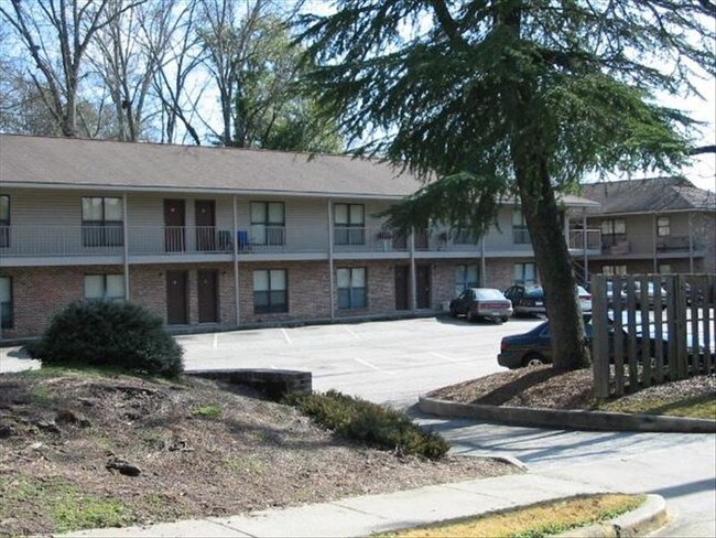 Foxborough Apartments - 304 E Glenn Ave Auburn AL 36830 | Apartment Finder