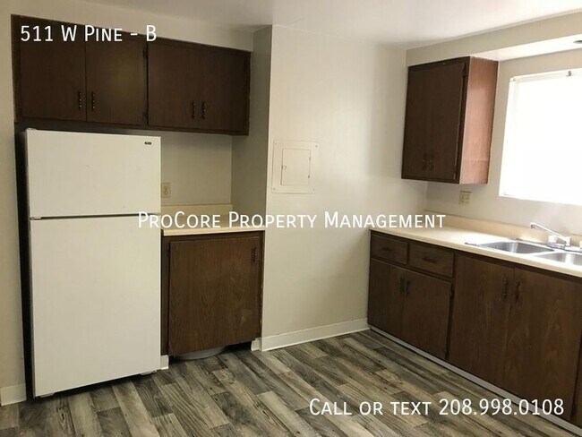 Lower Unit...2 bedroom, 1 bath. - 511 W Pine Ave Meridian ID 83642 ...
