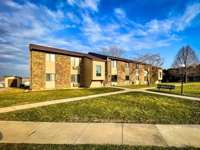 The Birch Street Apartments - 716 N Birch St Monticello IA 52310 ...