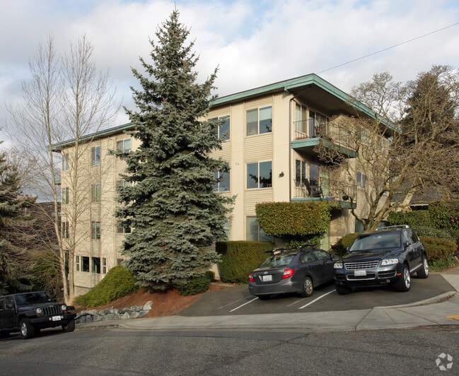 Penn House Apartments - 2003 Franklin Ave E Seattle WA 98102 ...