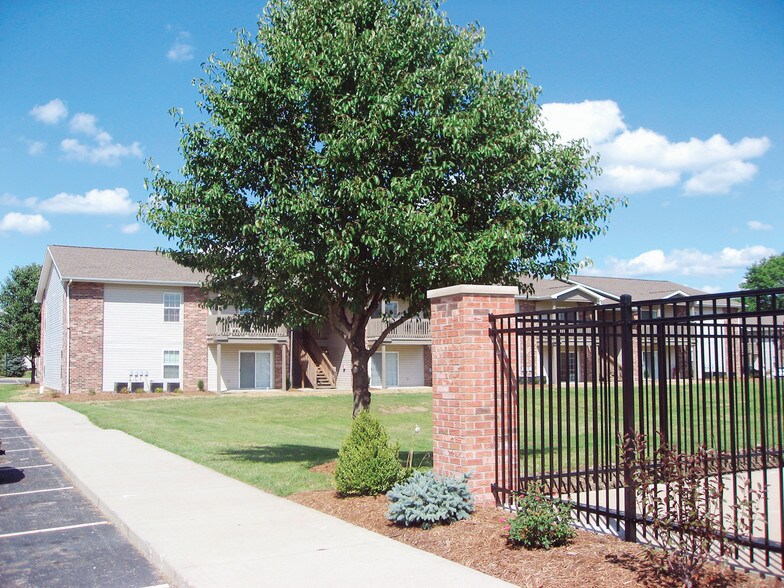 Stone Ridge Square - 1714 E Colorado Ave Urbana IL 61802 | Apartment Finder