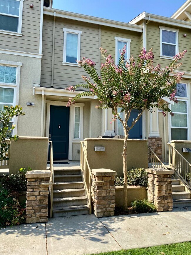 Modern Tri-Level Townhouse - 18440 Jade Ln Morgan Hill CA 95037 ...