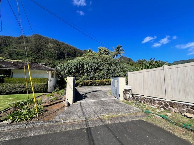 Beautiful Newly Renovated Nuu'anu Home - 14 Hakumele Pl Honolulu HI ...