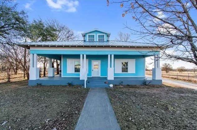 Multi-unit complex designed to look like a... - 13675 US Hwy 377 Dublin ...