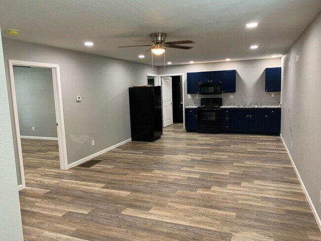 1005 E Monroe St - 1005 E Monroe St Pittsburg KS 66762 | Apartment Finder