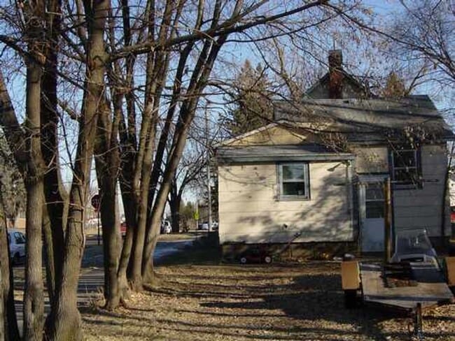 Cute 2 Bedroom home - 223 S 10th St Brainerd MN 56401 | Apartment Finder
