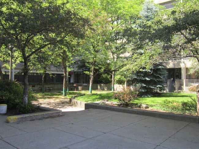 Park Square Apartments - 10 Manhattan Square Dr Rochester NY 14607 ...