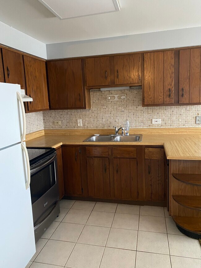 18250 Ravisloe Ter - 18250 Ravisloe Ter Country Club Hills IL 60478 ...