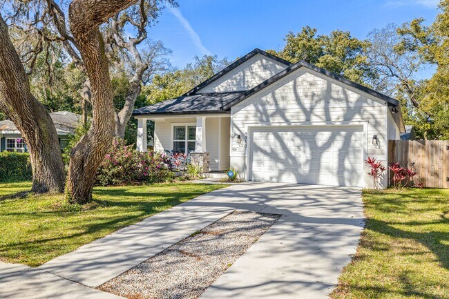 Captivating Modern Farmhouse Rental in Tampa - 9310 N Willow Ave Tampa ...
