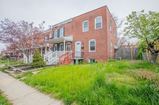 Lovely 2 BR/1 BA EOG Townhome in Brooklyn ... - 5329 4th St Baltimore ...