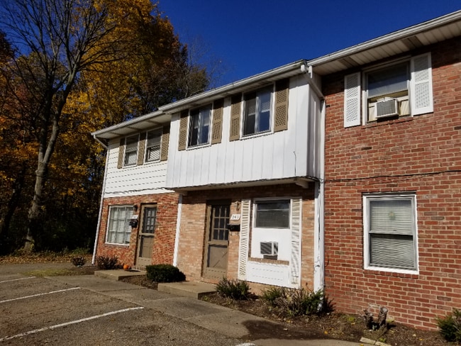 351 Pershing Ave SE - 351 Pershing Ave SE North Canton OH 44720 ...