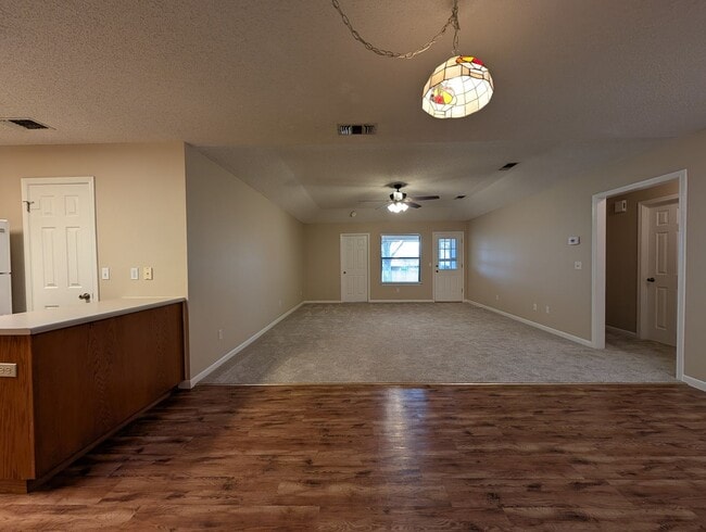 3/2/2 Close to Kraft Park & the County Line- Memorial Trail / Fridge ...