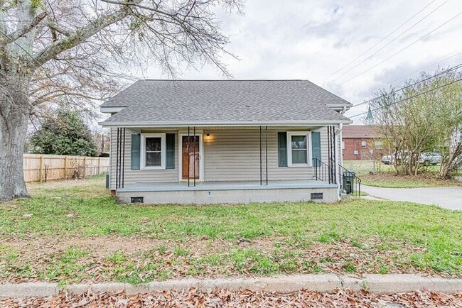 NEW PRICE! Not Your Typical Mill House! - 7 Stewart Ave Greer SC 29650 ...