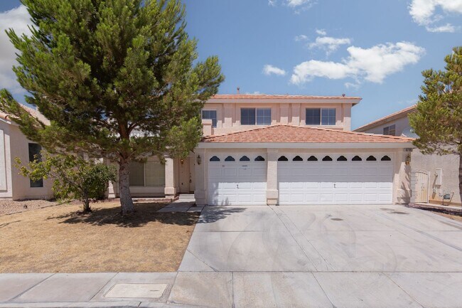 Enormous Silverado Ranch 5 br with pool an... - 10795 Rising Smoke Ct ...