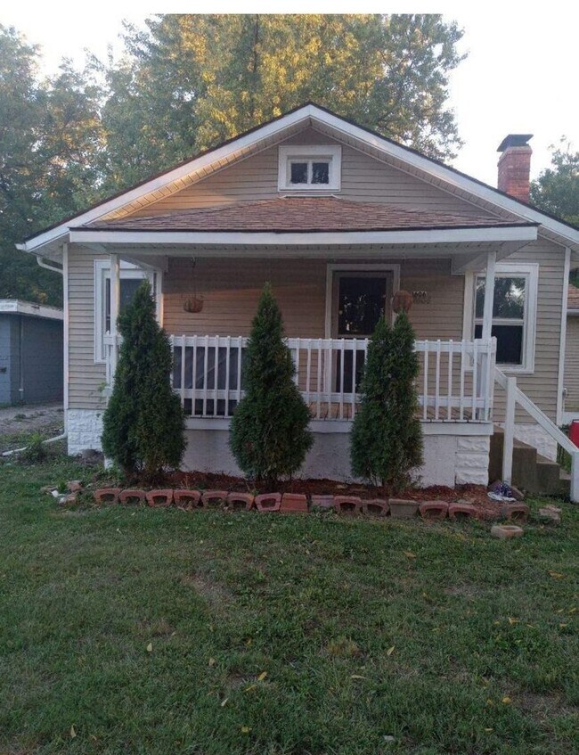 Extra Large home for the Price Double lot ... - 1606 E Stanford Ave ...