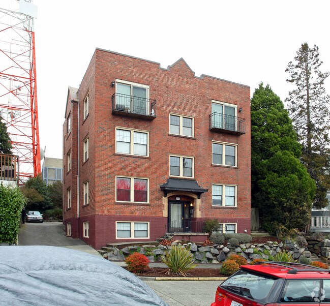 Mary Lew - 308 Lee St Seattle WA 98109 | Apartment Finder