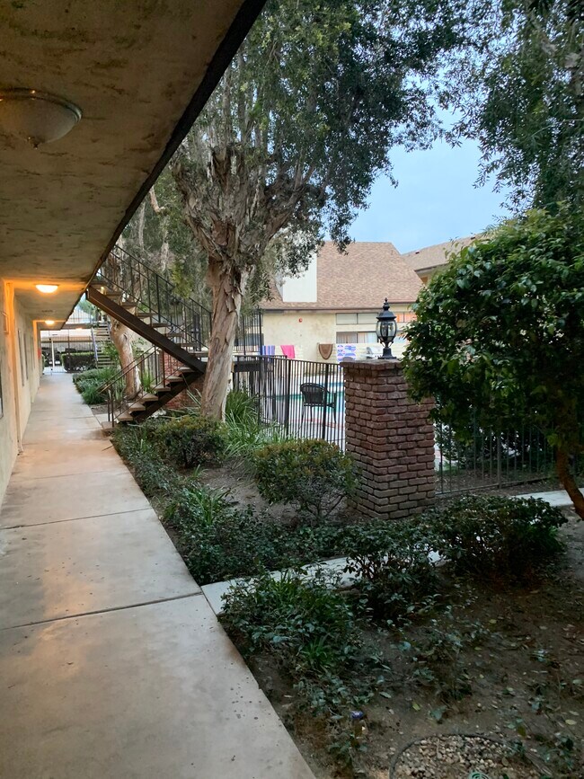 7632 Topanga Canyon Blvd - 7632 Topanga Canyon Blvd Canoga Park CA ...
