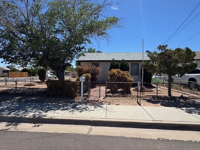 3 BR Cottage House with Gated Yard, Corner... - 2114 Fairgrounds Blvd ...