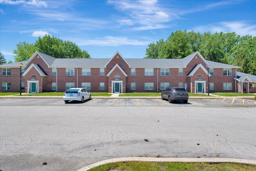 Elm Point Apartments - 304 Turnberry Dr Bloomington IL 61701 ...