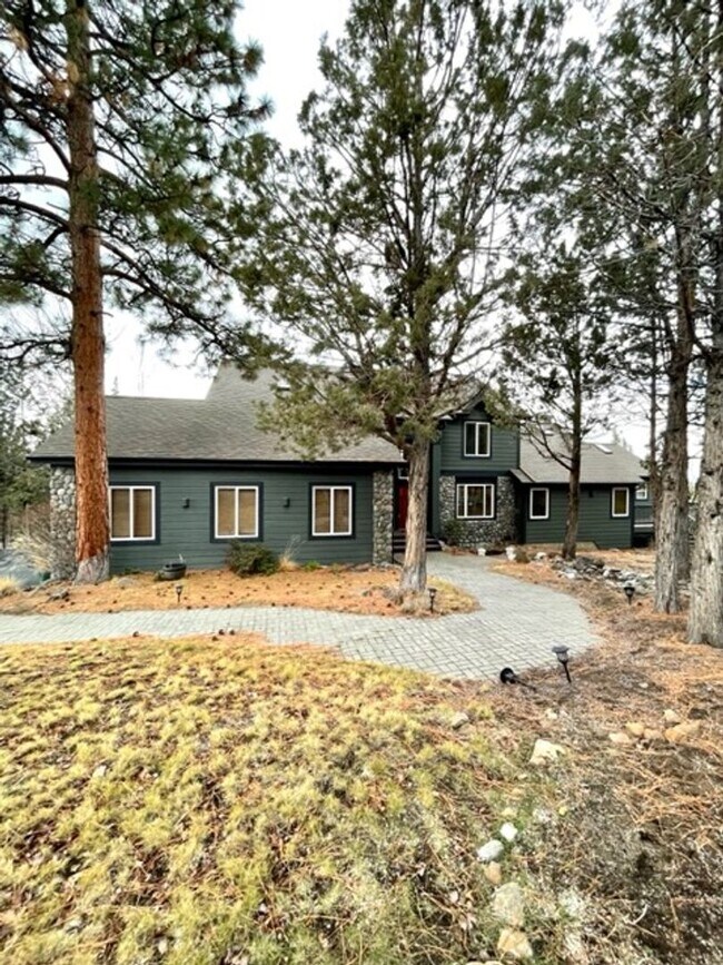 Gorgeous 3200 sf home with amazing views! - 1016 NW Foxwood Pl Bend OR ...