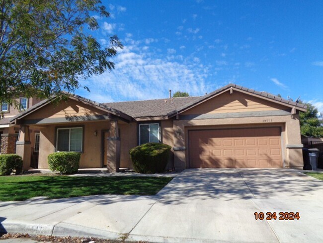 Beautiful Single Story Home Built in 2005 ... - 44715 Ruthron Ave ...