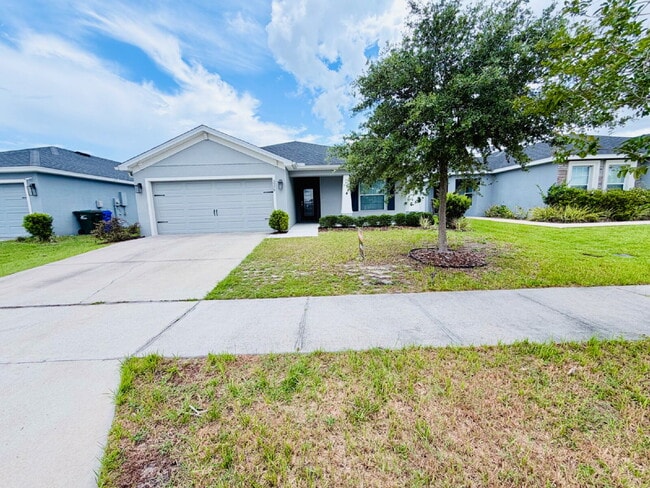 Charming 3-Bedroom Haven with 2 Full Baths in Lakeland – 1,711 Sq. Ft ...