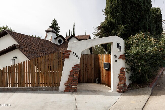 2306 Effie St - 2306 Effie St Los Angeles CA 90026 | Apartment Finder