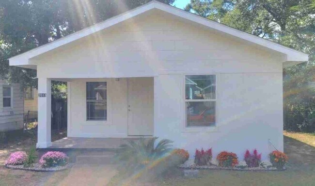 2013 W Gregory St - 2013 W Gregory St Pensacola FL 32502 | Apartment Finder