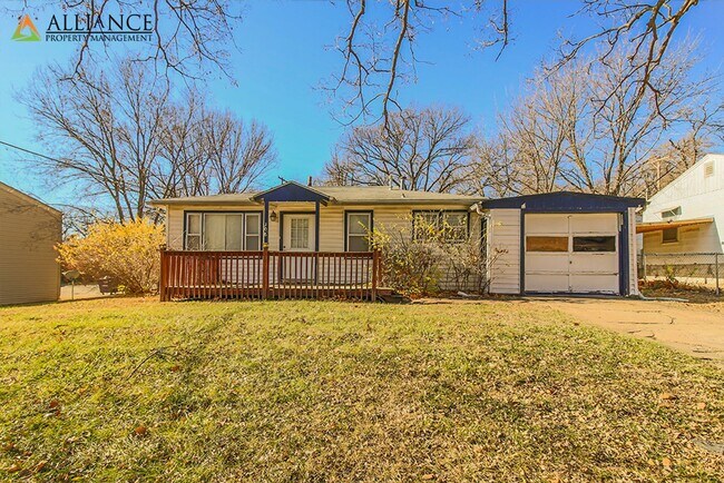 Cozy Home with Easy Access to Ft. Riley Blvd! - 306 Westwood Rd ...