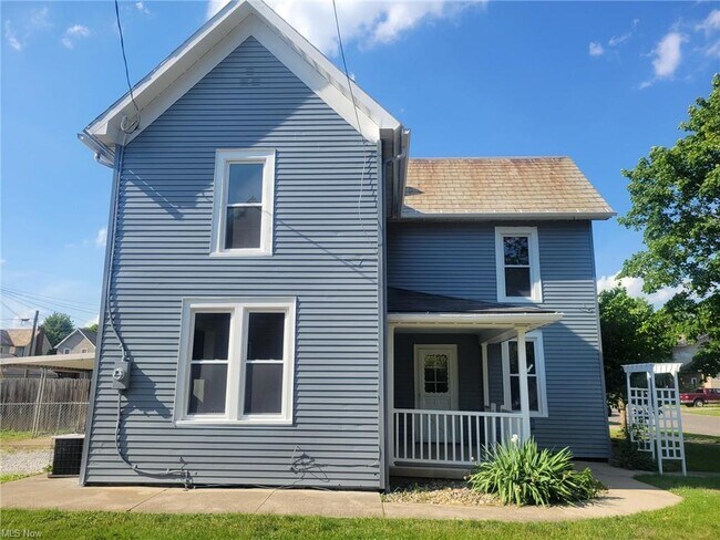 230 5th St NW - 230 5th St NW New Philadelphia OH 44663 | Apartment Finder