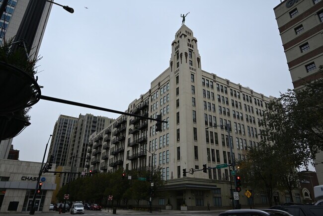 758 N Larrabee St - 758 N Larrabee St Chicago IL 60654 | Apartment Finder