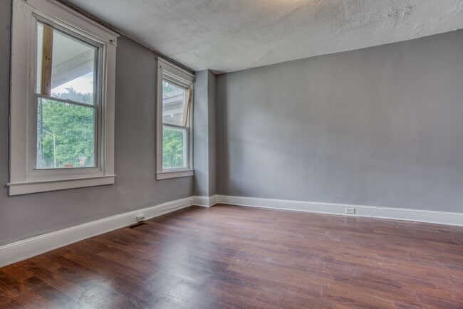 HUGE 7 Bedroom Plus Den RENTAL in Baltimor... - 2924 Rockrose Ave ...