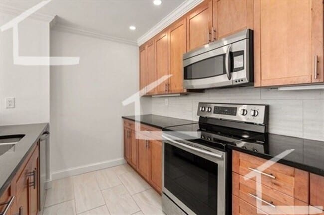 Luxury 2 bed condo in a high end building ... - 175 Oak St Newton MA ...
