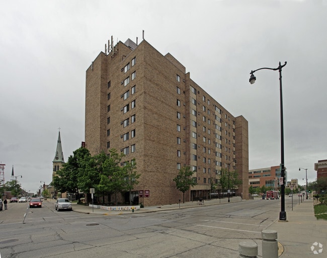 McMynn Tower Apartments - 100 7th St Racine WI 53403 | Apartment Finder