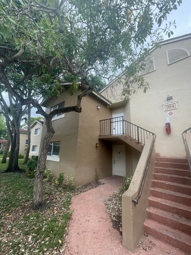 984 Lake Victoria Dr - 984 Lake Victoria Dr West Palm Beach FL 33411 ...
