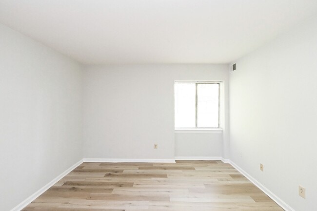 Four Seasons Condo With Water/Sewer, Basic Cable, & Trash Included ...